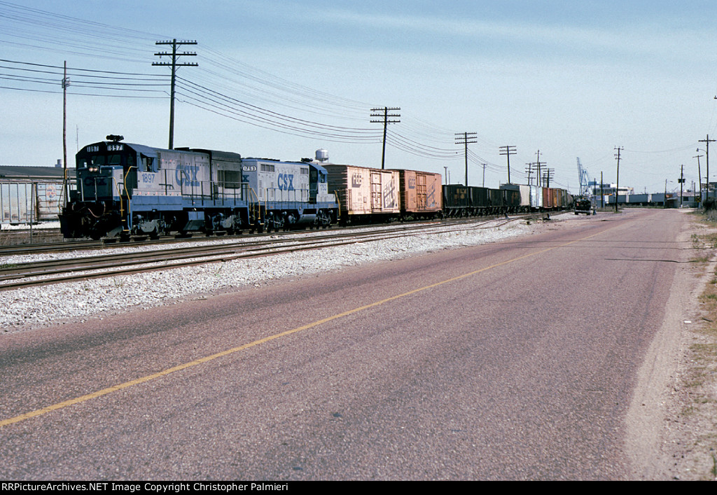 CSXT 1897 and CSXT 1753